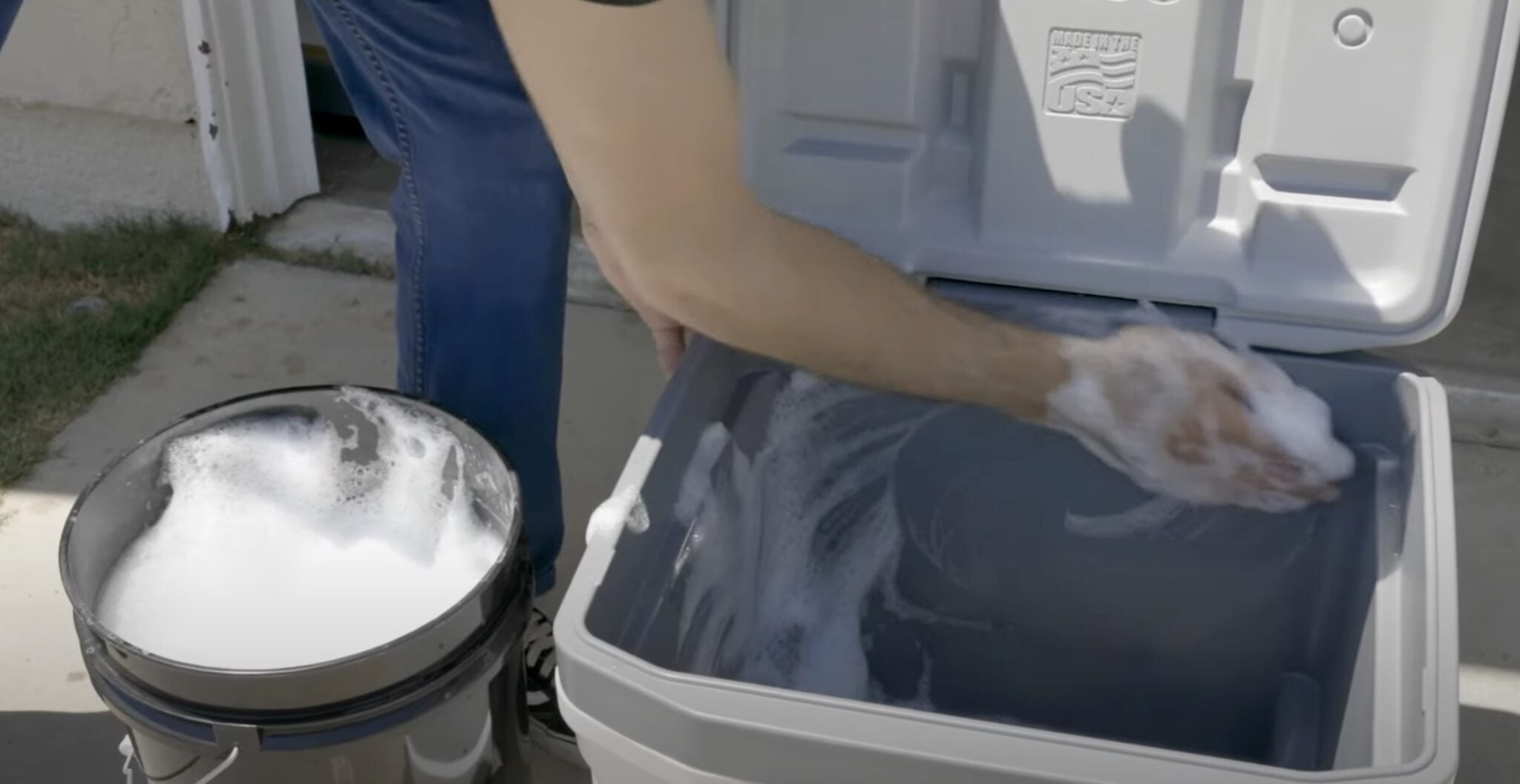 How to Clean a Cooler In 6 Easy Steps - GoCleanGuide.com