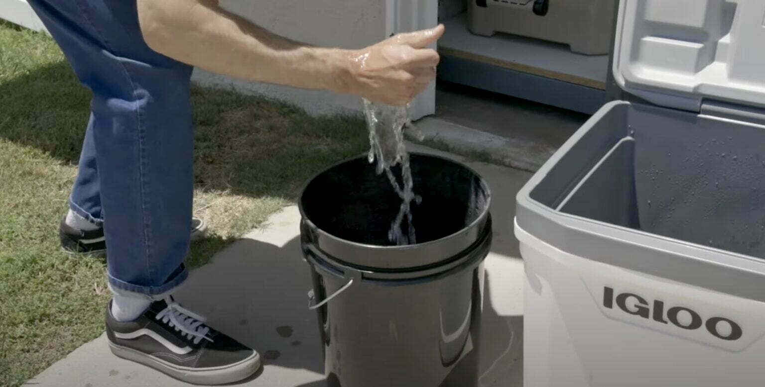 How to Clean a Cooler In 6 Easy Steps - GoCleanGuide.com